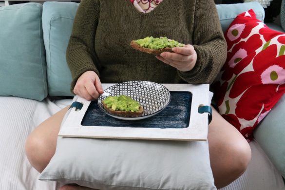 gemütlich auf der Couch Frühstücken mit deinem DIY Essenspolster ...